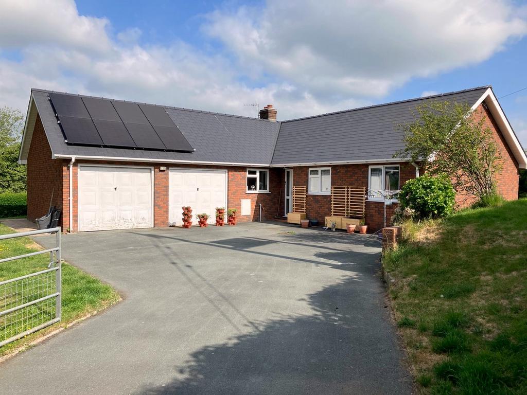 Abermule SY15 3 bed detached bungalow for sale - £350,000