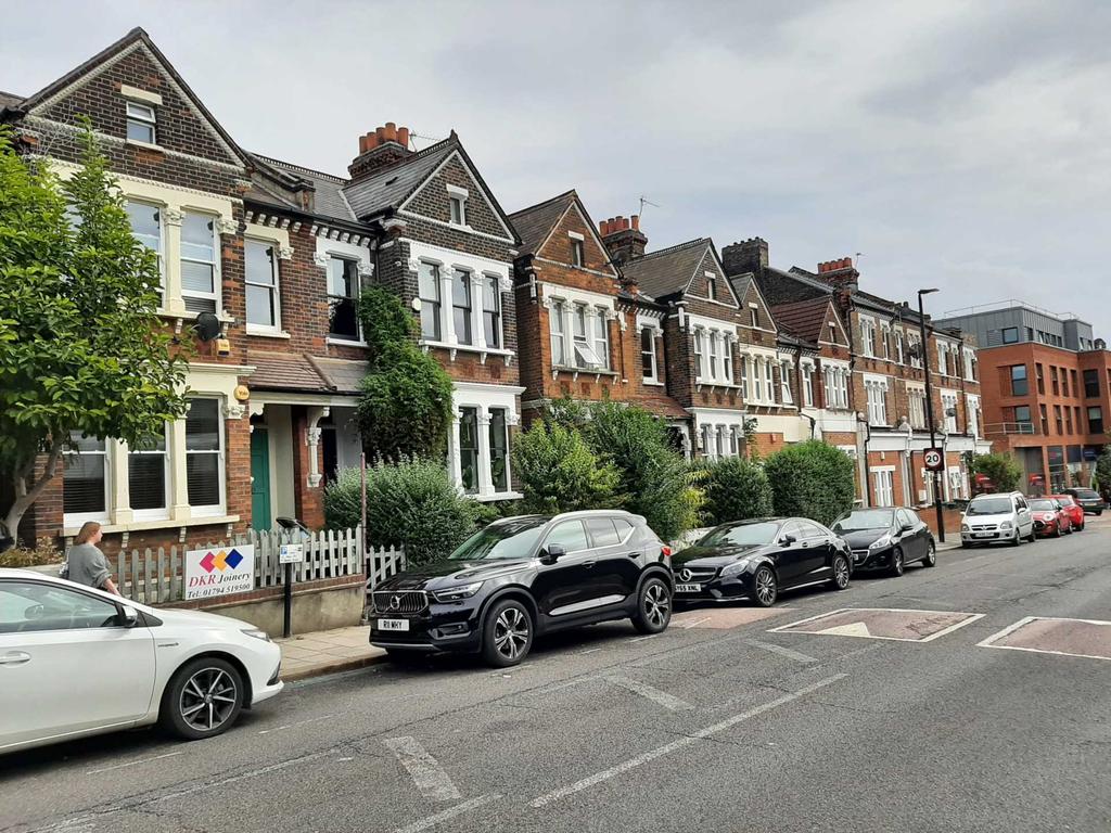 Milkwood Road Herne Hill SE24 1 bed flat - £1,550 pcm (£358 pw)