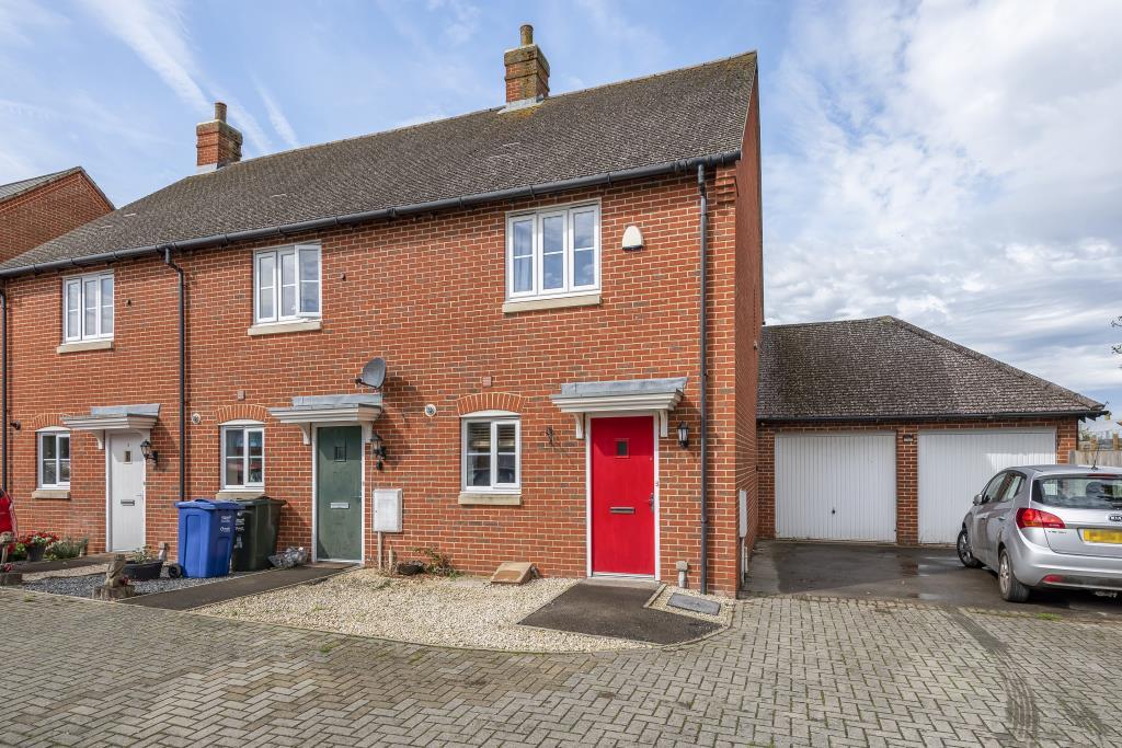 Orchard Close, Upper Arncott, OX25 2 bed end of terrace house - £1,350 ...