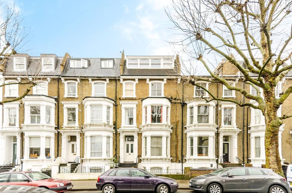 Hammersmith Grove, Hammersmith... 1 bed flat - £1,800 pcm (£415 pw)