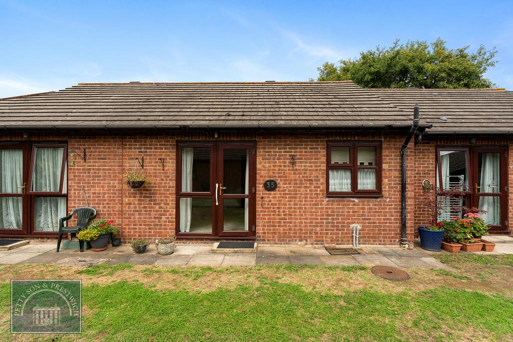 Nightingale Lane, Wanstead 1 bed terraced bungalow - £270,000