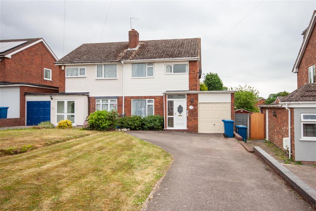 Brackenhill Road, Burntwood, WS7 2HY 3 bed semi-detached house - £230,000