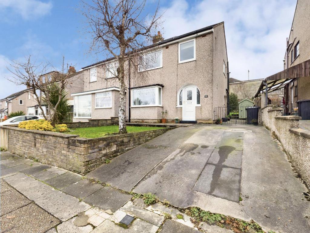 Bowerham Road, Lancaster 3 bed semi-detached house - £900 pcm (£208 pw)