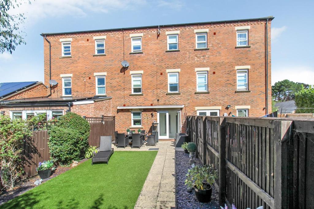 Fairgray Close, Ripon 4 bed terraced house - £365,500