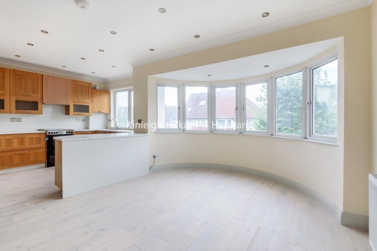 Sneath Avenue London NW11 4 bed apartment - £2,600 pcm (£600 pw)