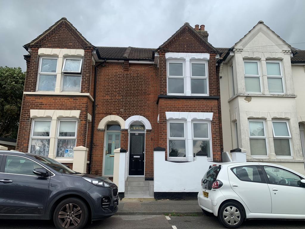St. Johns Road, Gillingham, Kent, ME7 3 bed terraced house - £335,000