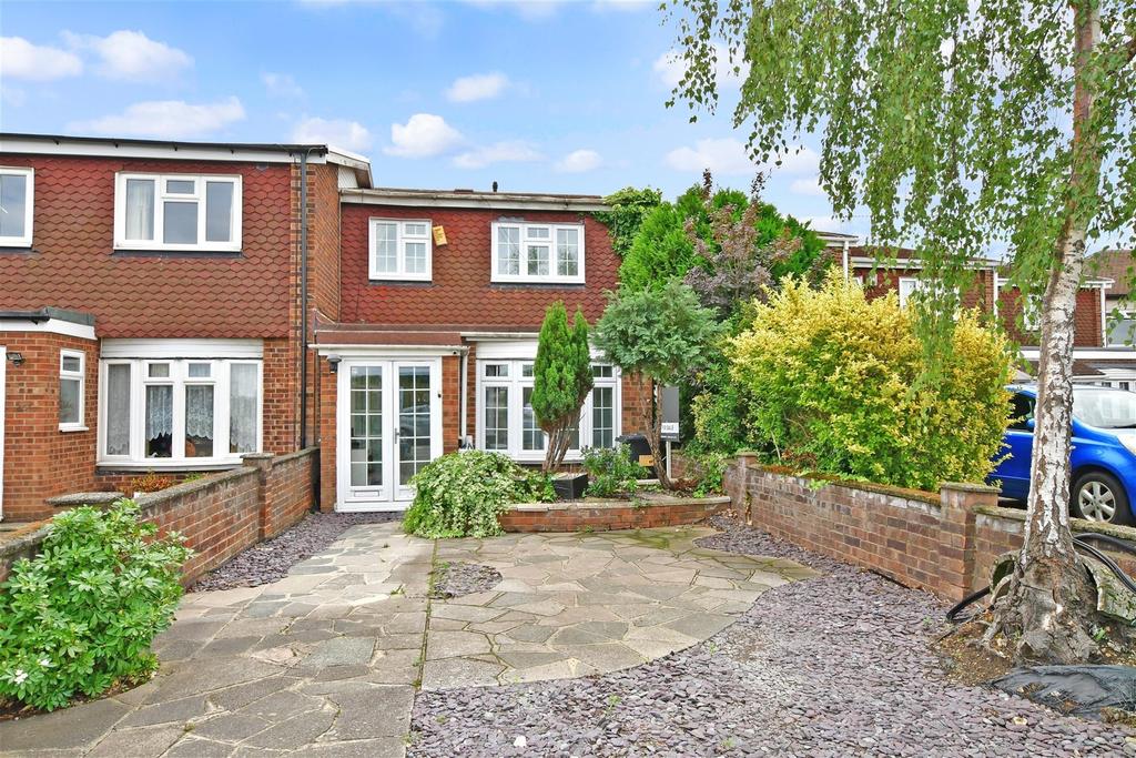 Roding Lane North, Woodford Green, Essex 3 bed terraced house for sale ...