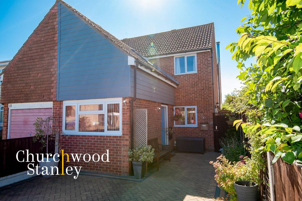 Adelaide Drive, Colchester, CO2 2 bed semi-detached house - £295,000
