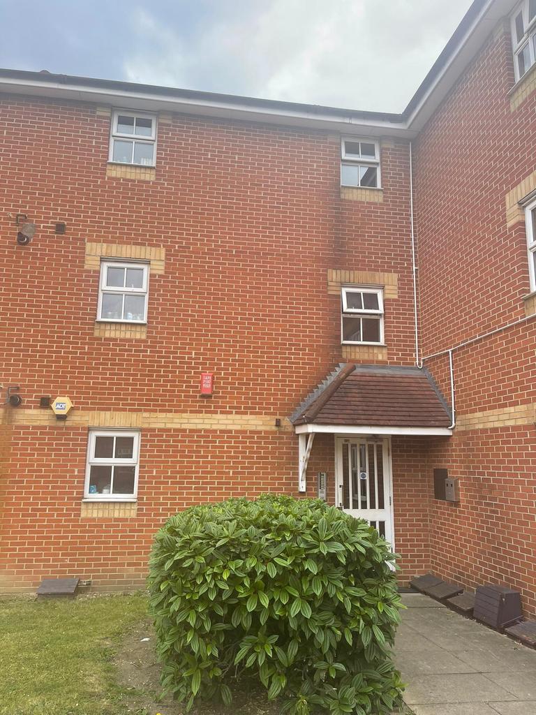 Ilford, IG1 2 bed flat - £1,450 pcm (£335 pw)