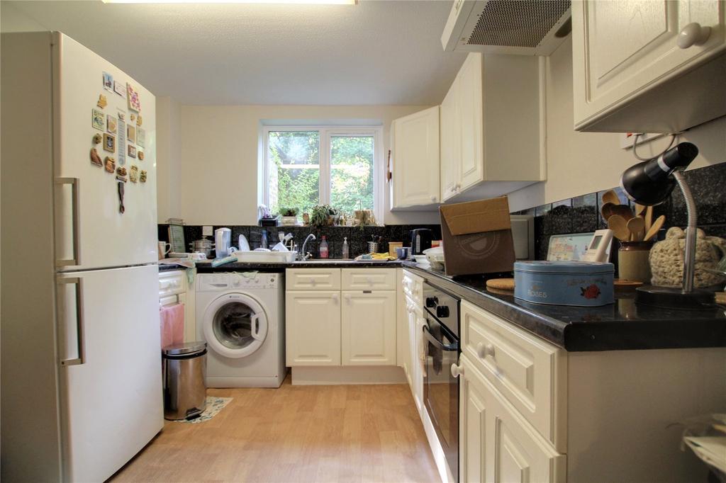 Westcote Road, Reading, Berkshire, RG30 2 bed apartment - £240,000
