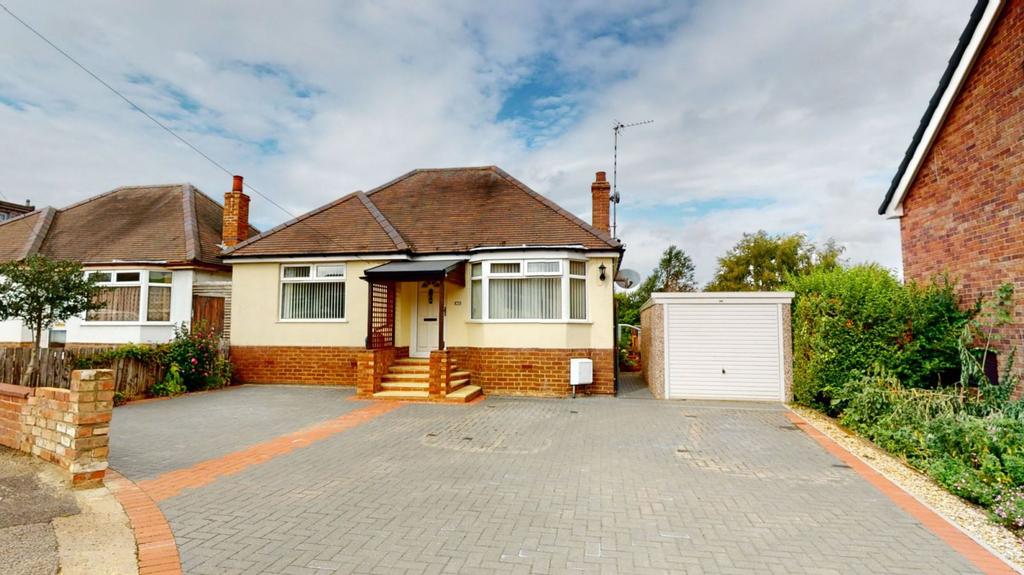 Eldean Road, Duston, Northampton NN5 6RF 2 bed detached bungalow for ...
