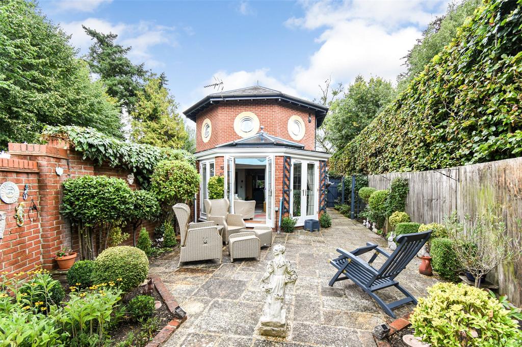 North Warnborough, Hook RG29 2 bed detached house - £600,000