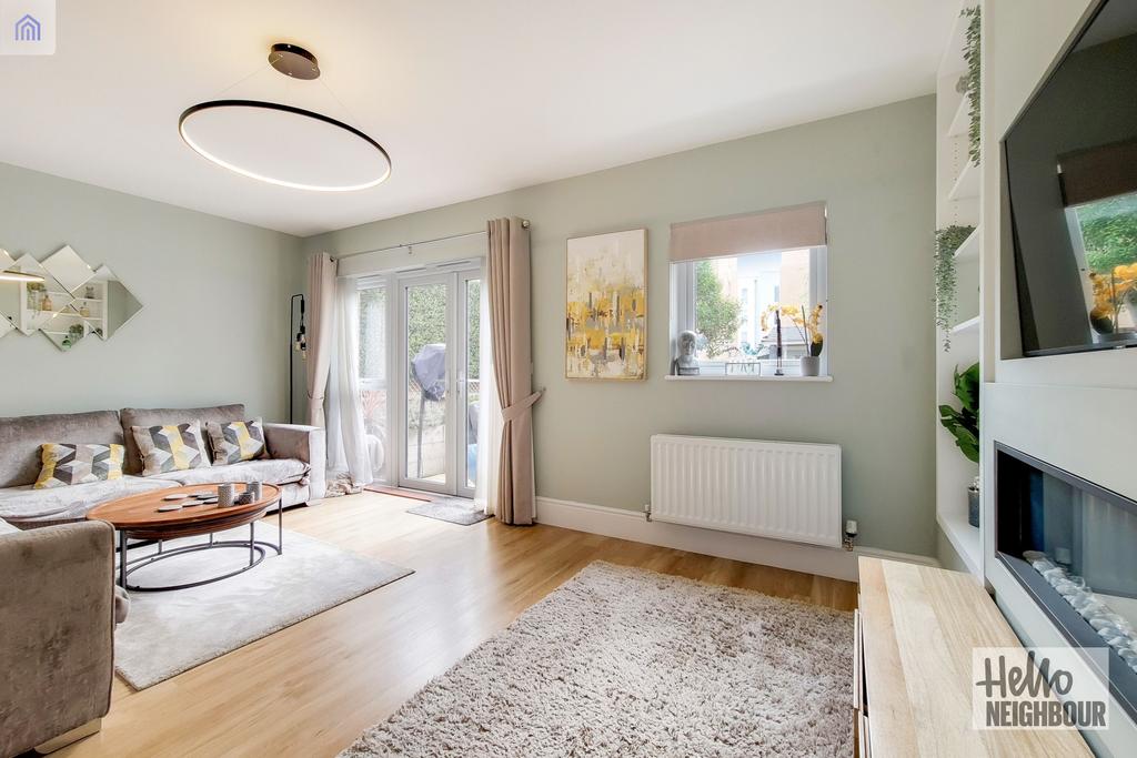 Hawker Drive, Addlestone, KT15 4 bed end of terrace house - £2,750 pcm ...