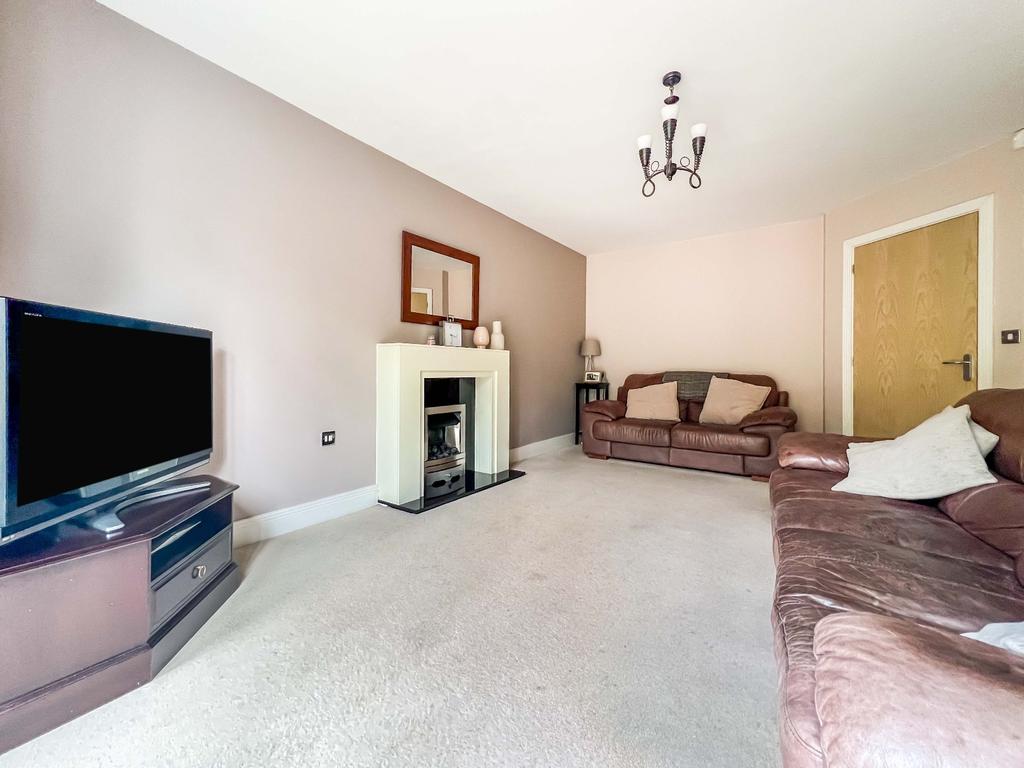 Asbury Walk,Birmingham,B43 6HF 4 bed detached house - £500,000