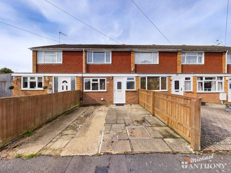 Stratton Green, Aylesbury 2 bed terraced house - £350,000