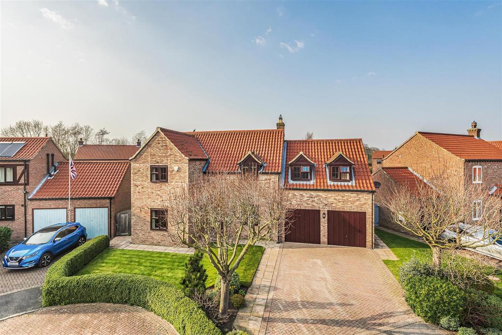 Maypole Gardens, Cawood, Selby, YO8 3TG 4 bed detached house - £460,000