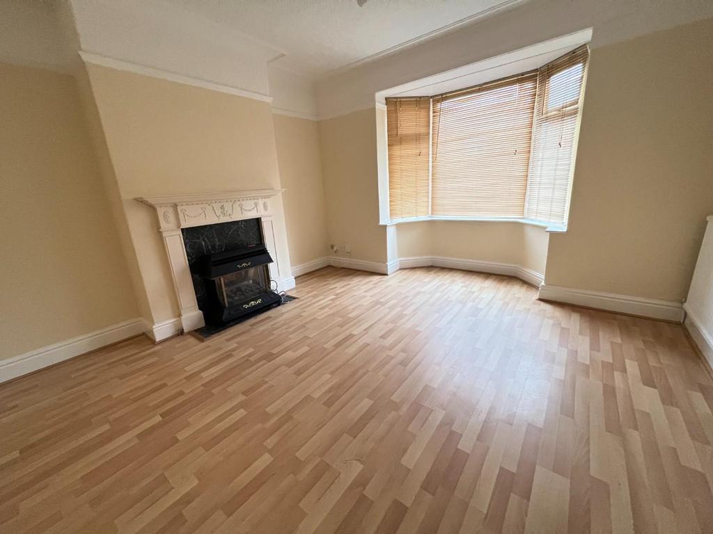 Ashgate Road, Ashgate, Chesterfield 3 bed semi-detached house - £900 ...