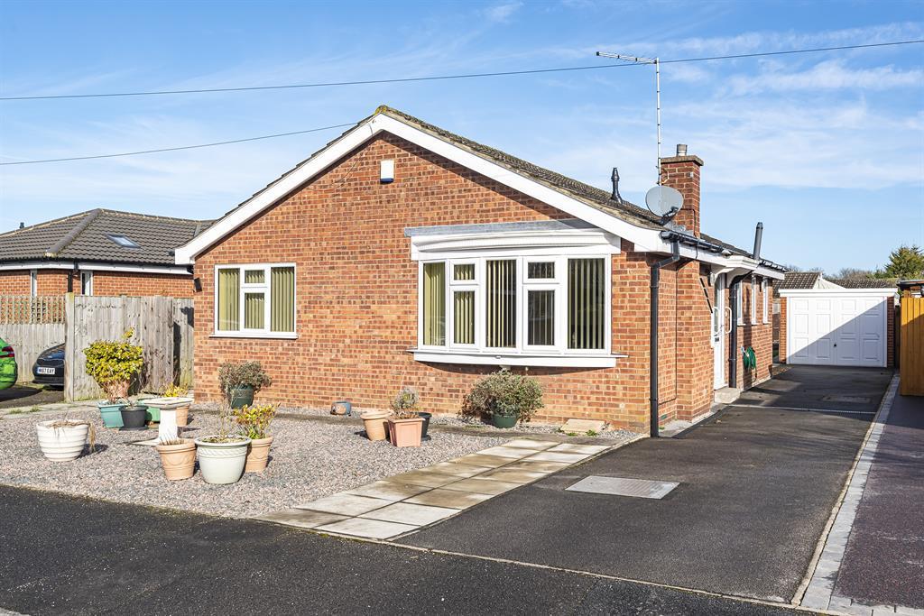 Chestnut Drive, Hemingbrough, Selby... 2 bed detached bungalow - £240,000