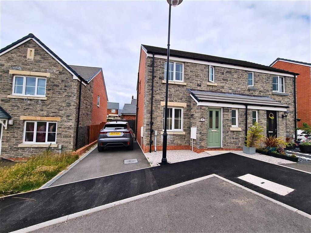 Clos Y Cerddin Coity Bridgend Cf35 6px 3 Bed Semi Detached House £