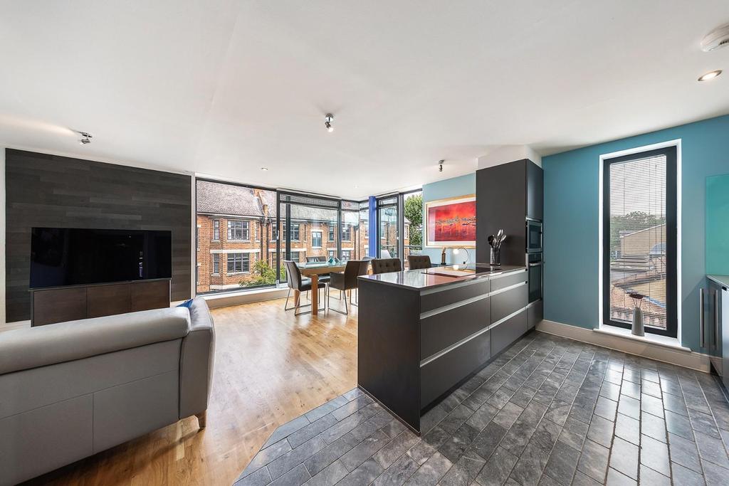 Hillyard Street, SW9 2 bed flat - £550,000