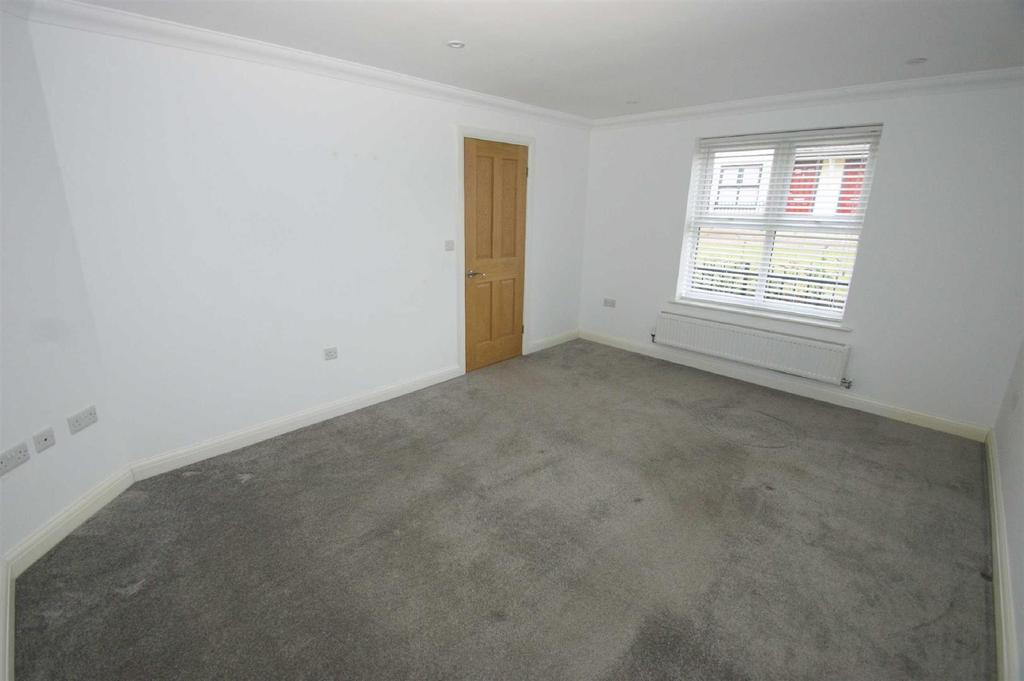 Freeman Gardens, Upper Accomodation... 3 bed semi-detached house - £850 ...
