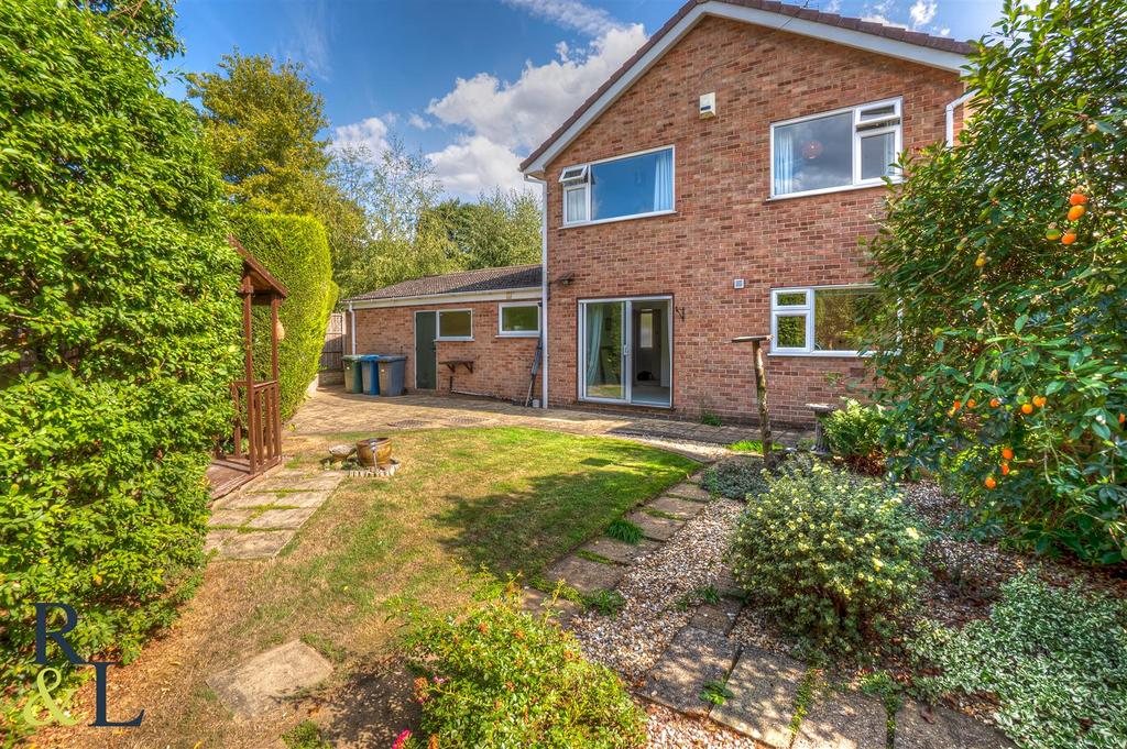 Brook View Drive, Keyworth, Nottingham 4 bed detached house - £400,000