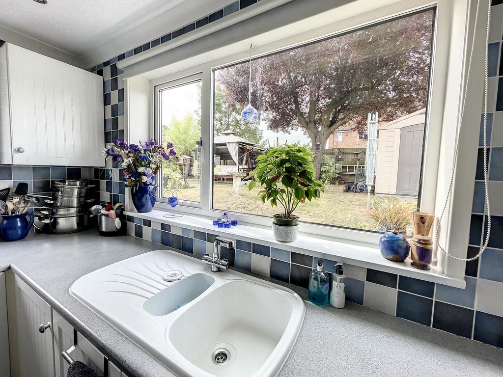 Covey Hall Road, Snodland, Kent, ME6 5NY 4 bed end of terrace house - £ ...