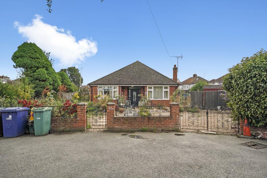 Dormers Wells Lane, Southall, UB1 3 bed bungalow - £649,000