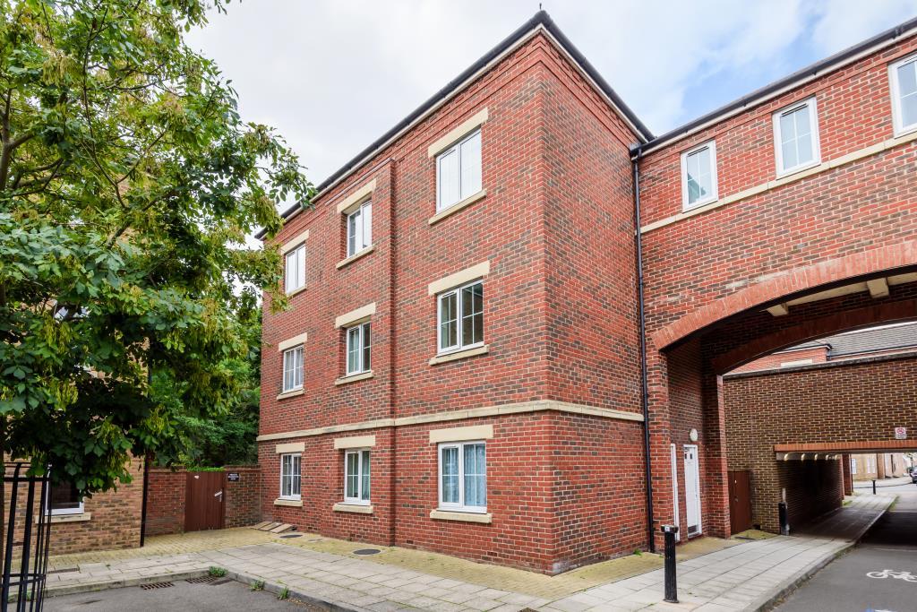 Fairford Leys, Aylesbury, HP19 2 bed flat - £250,000