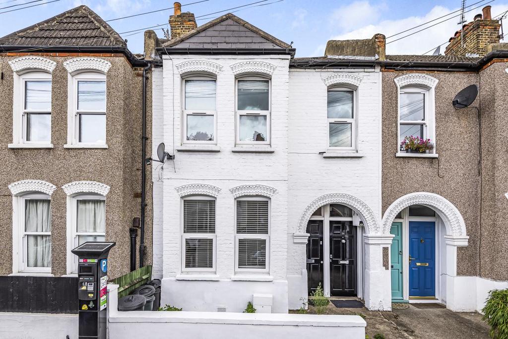Pevensey Road, Tooting 2 bed flat - £475,000