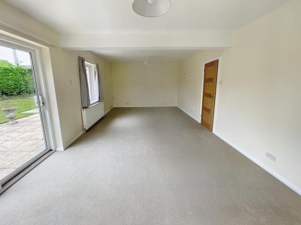 Lydeard St. Lawrence TA4 3 bed detached bungalow - £1,600 pcm (£369 pw)