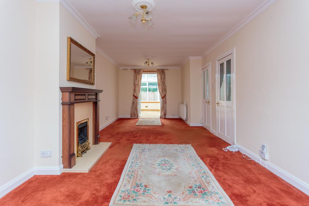 9 Wester Broom Place, Edinburgh, EH12... 3 bed semi-detached house - £ ...