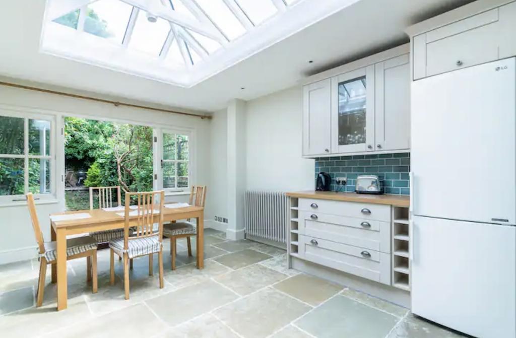 Cleaver Square, London, SE11 3 bed terraced house - £3,700 pcm (£854 pw)