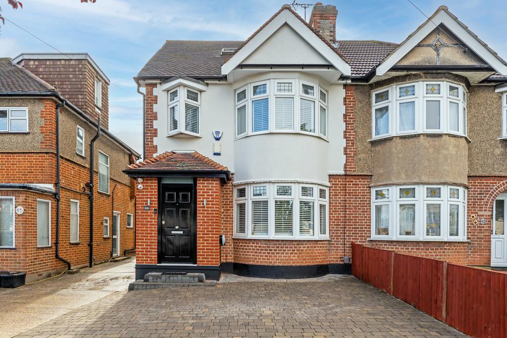 Summit Drive Woodford Green 3 Bed Semi Detached House £700 000