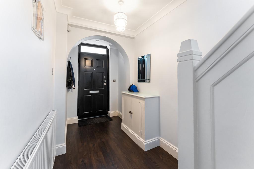 Summit Drive Woodford Green 3 Bed Semi Detached House £700 000