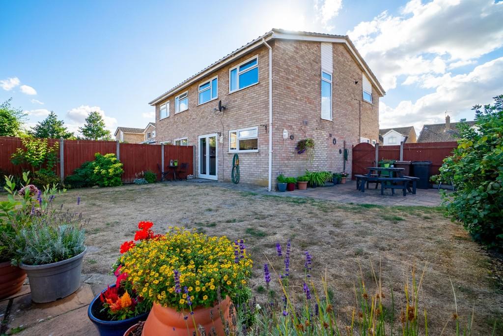 Tudor Avenue, Roydon, Diss 3 bed semi-detached house - £275,000
