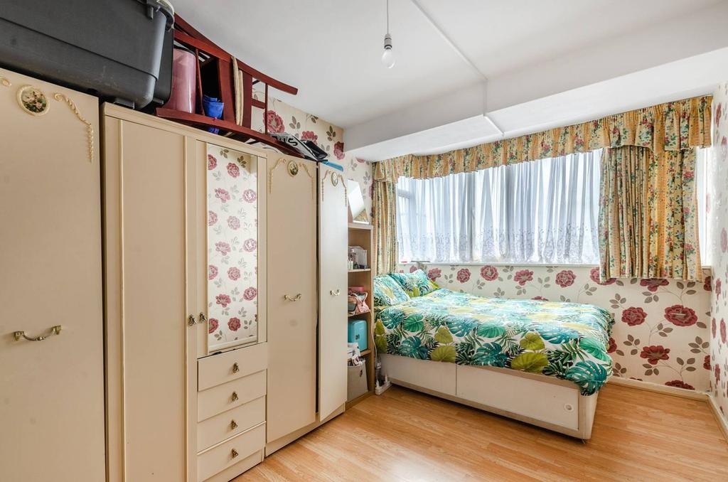 Churchill Gardens, Pimlico, London, SW1V 2 bed flat - £485,000