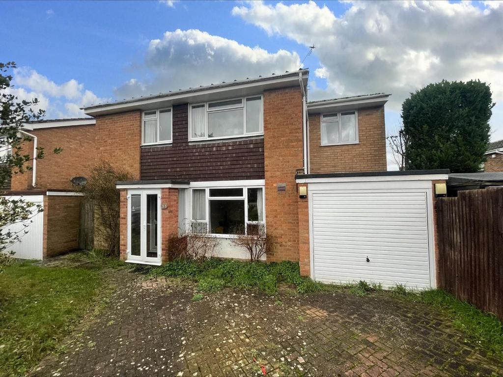 Lewis Court Drive, Maidstone, Kent 4 bed detached house - £500,000