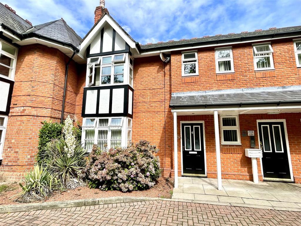 Cedar Court, Knowsley, Prescot 2 bed apartment for sale - £135,000