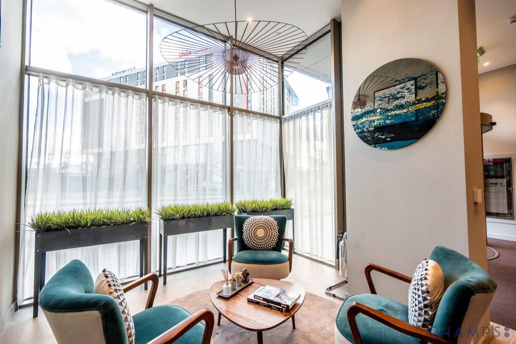 12 Western Gateway, E16 1YY 2 bed flat - £674,500