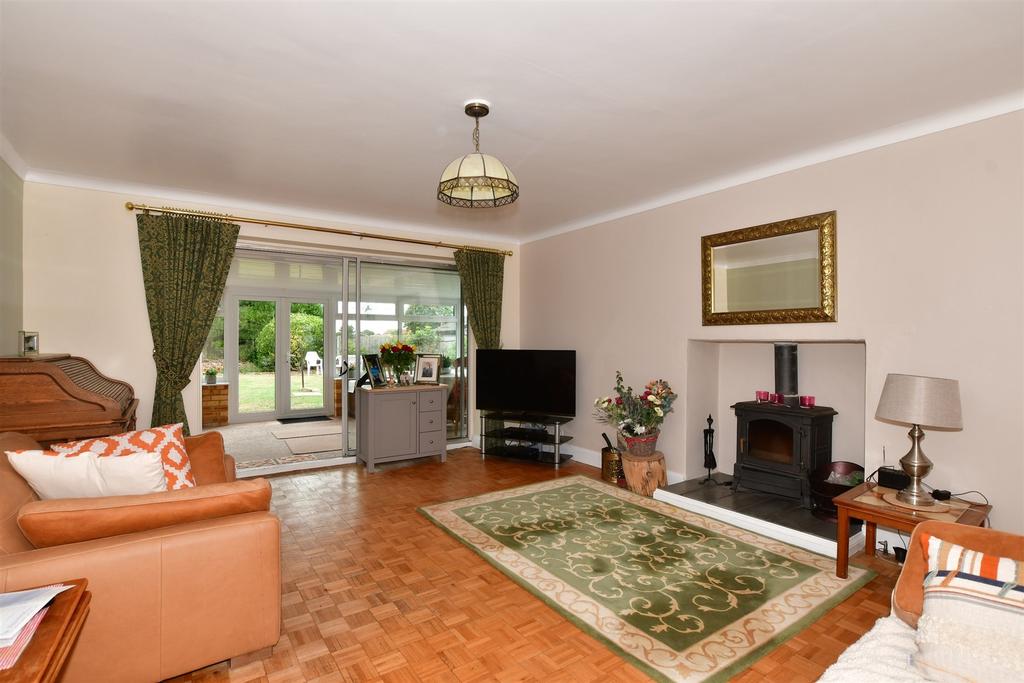 Princess Margaret Avenue, Margate, Kent 3 bed detached bungalow - £475,000