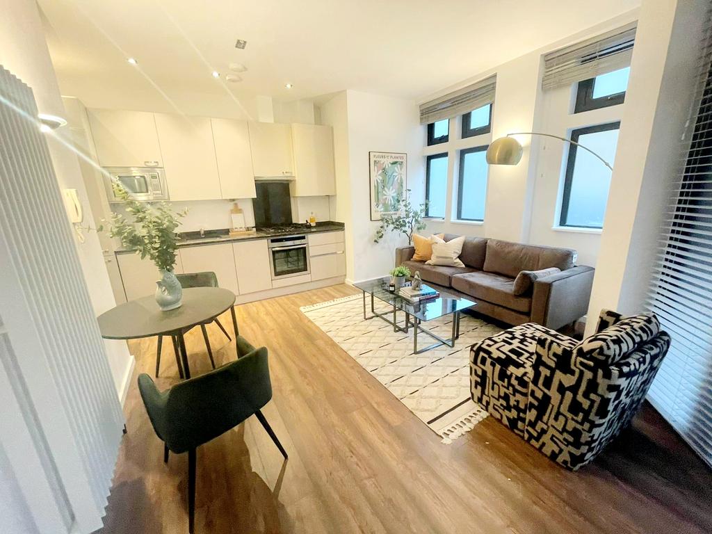 Pitfield Street, Hoxton, N1 2 bed maisonette - £525,000