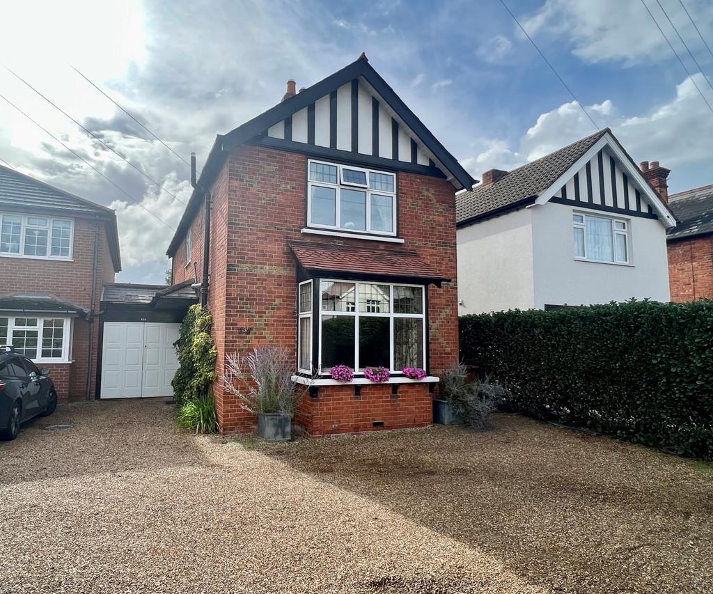 Staines Road, Staines-upon-Thames... 4 bed detached house - £750,000