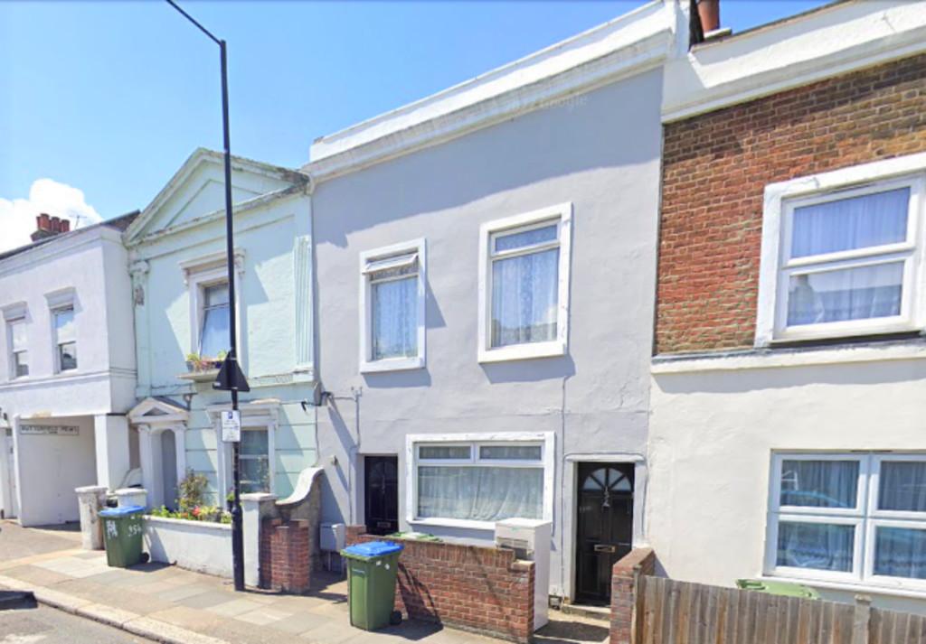 Sandy Hill Road, London, SE18 7BA 2 bed ground floor maisonette for ...