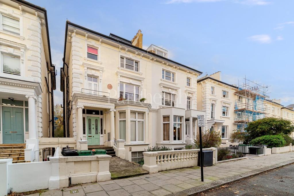 Belsize Square, Belsize Park NW3 1 bed flat - £2,250 pcm (£519 pw)