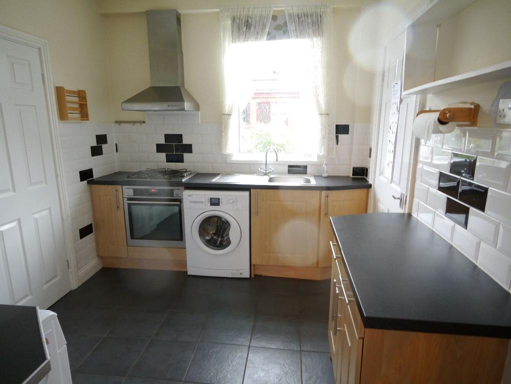 Scrogg Road, Walker 3 bed end of terrace house - £675 pcm (£156 pw)