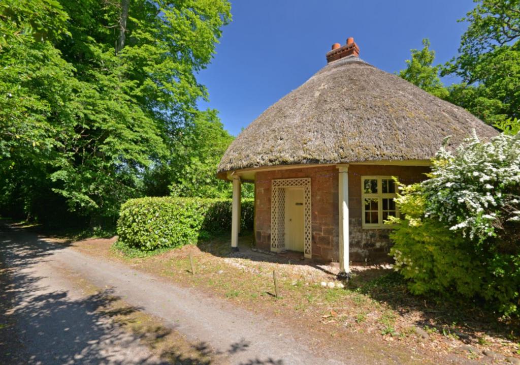 Bishops Court, Exeter, Devon, EX5 7 bed detached house for sale - £ ...