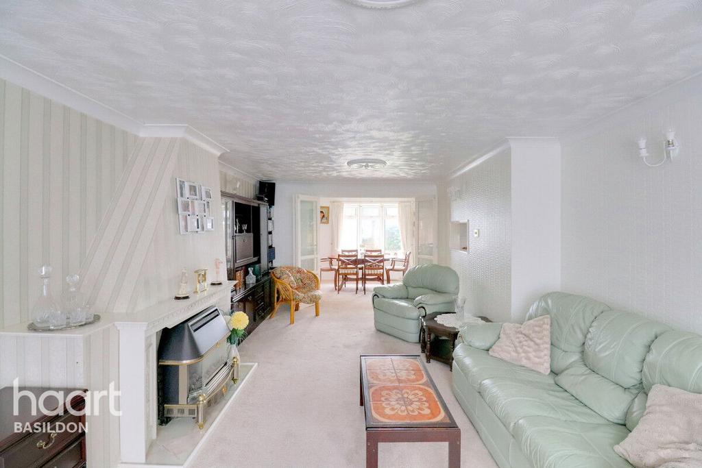 Great Gregorie, Basildon 3 bed terraced house - £350,000