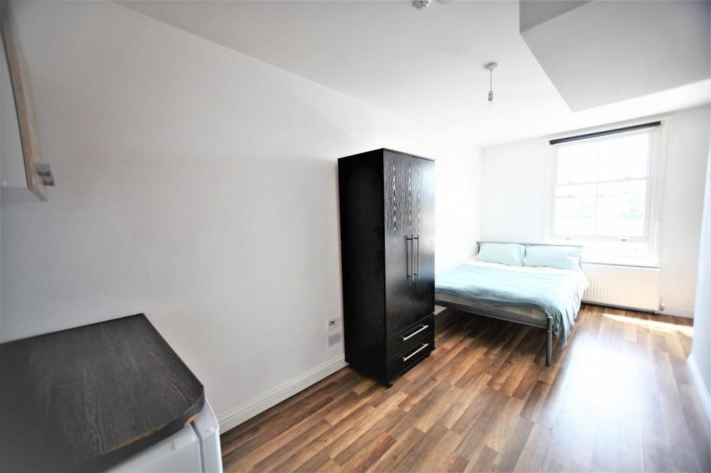 Brent Street, Hendon, NW4 Studio - £897 pcm (£207 pw)