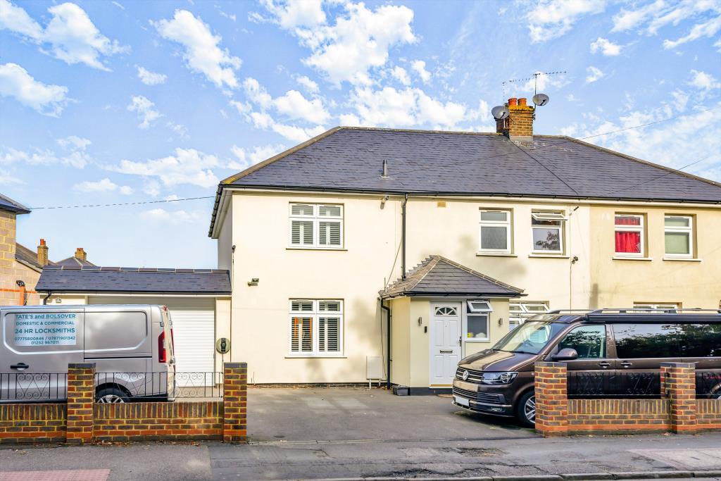 Knaphill, Surrey, GU21 4 bed semi-detached house for sale - £522,500